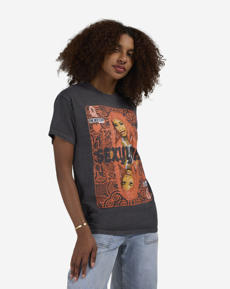 Shop Graphic Tees Sexyy Red Queen Of Hearts Tee HHA2940XX black ...