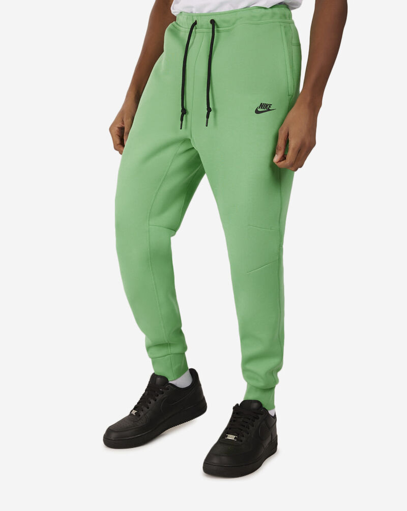 Shop Nike NSW Tech Fleece Joggers FB8002-363 green | SNIPES USA