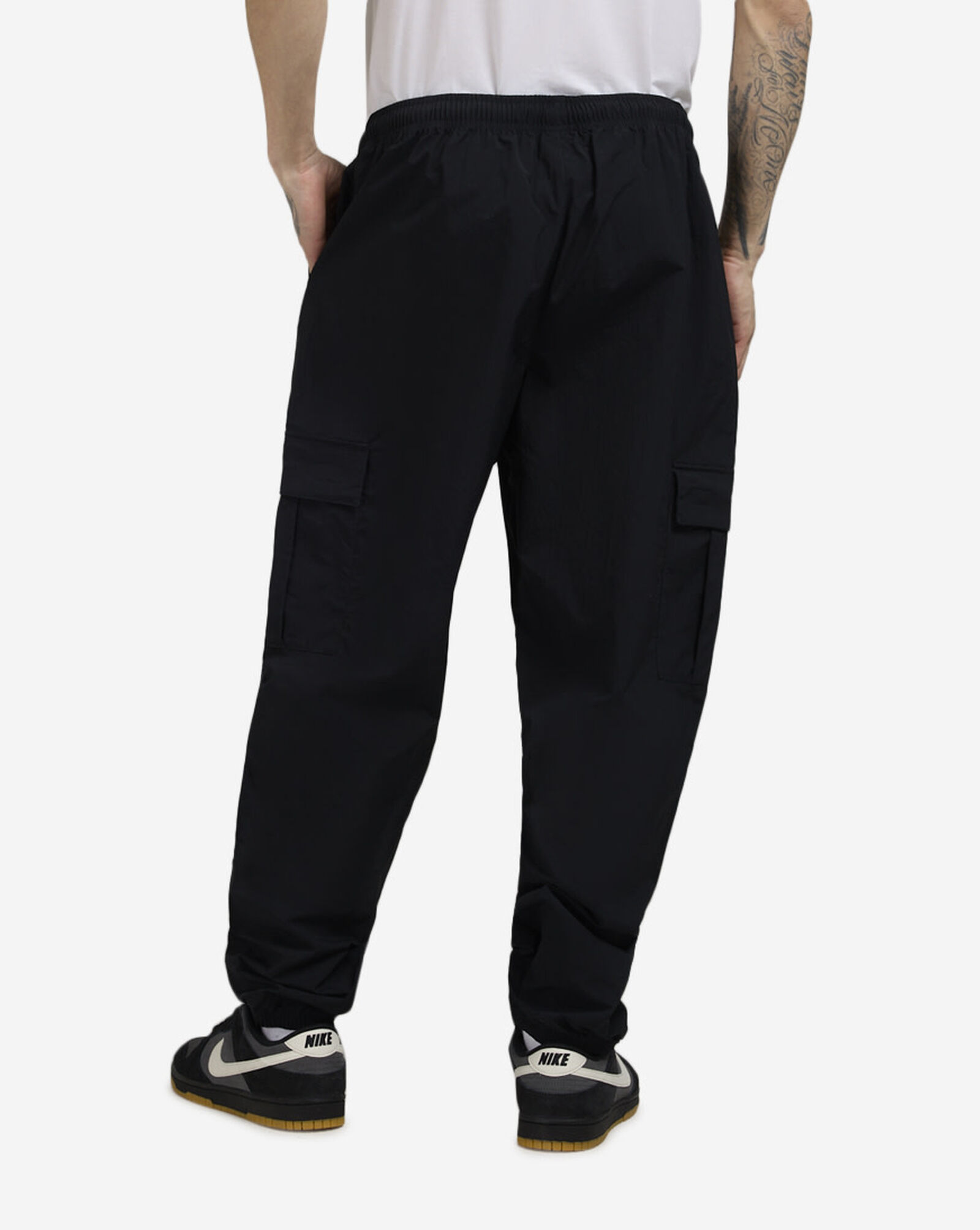 Shop Nike Club Woven Cargo Pants HJ1990-010 black | SNIPES USA