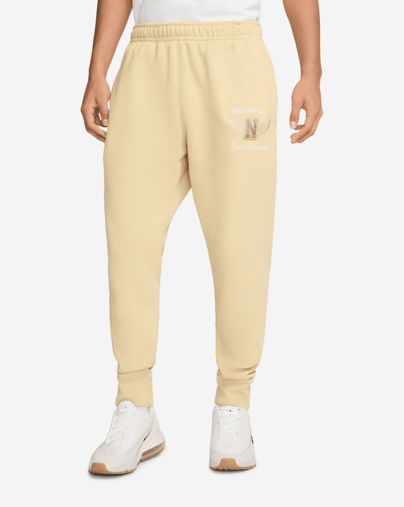 Shop Nike NSW Club Jogger HJ6906-783 gold | SNIPES USA