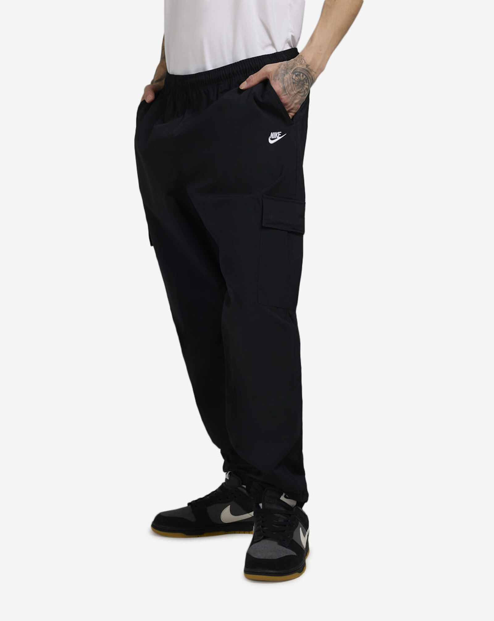 Shop Nike Club Woven Cargo Pants HJ1990-010 black | SNIPES USA