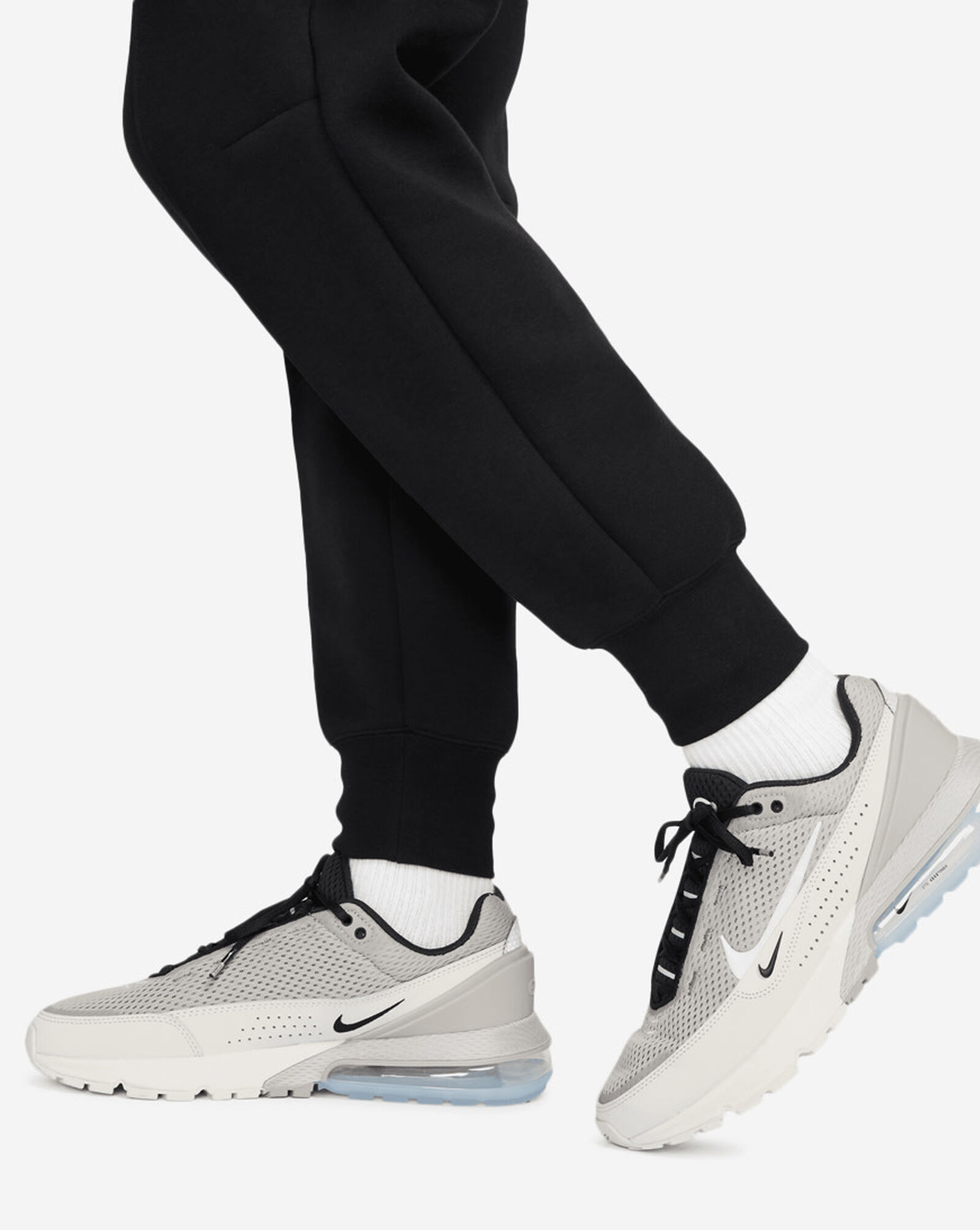Shop Nike NSW Tech Fleece Joggers FB8330-010 black | SNIPES USA