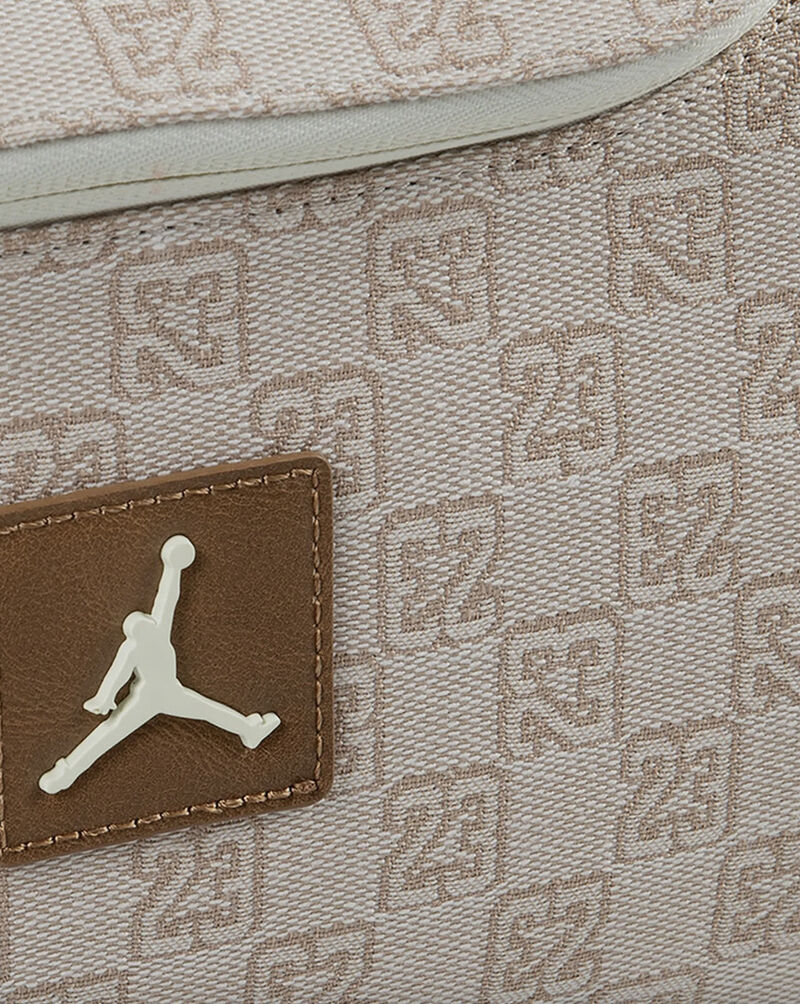 Shop Jordan Jordan Monogram Dopp Kit MA0898-W3Z white | SNIPES USA