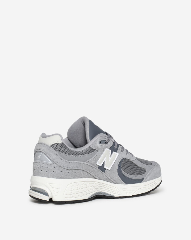Shop New Balance Grade School 2002R GC2002ST grey | SNIPES USA