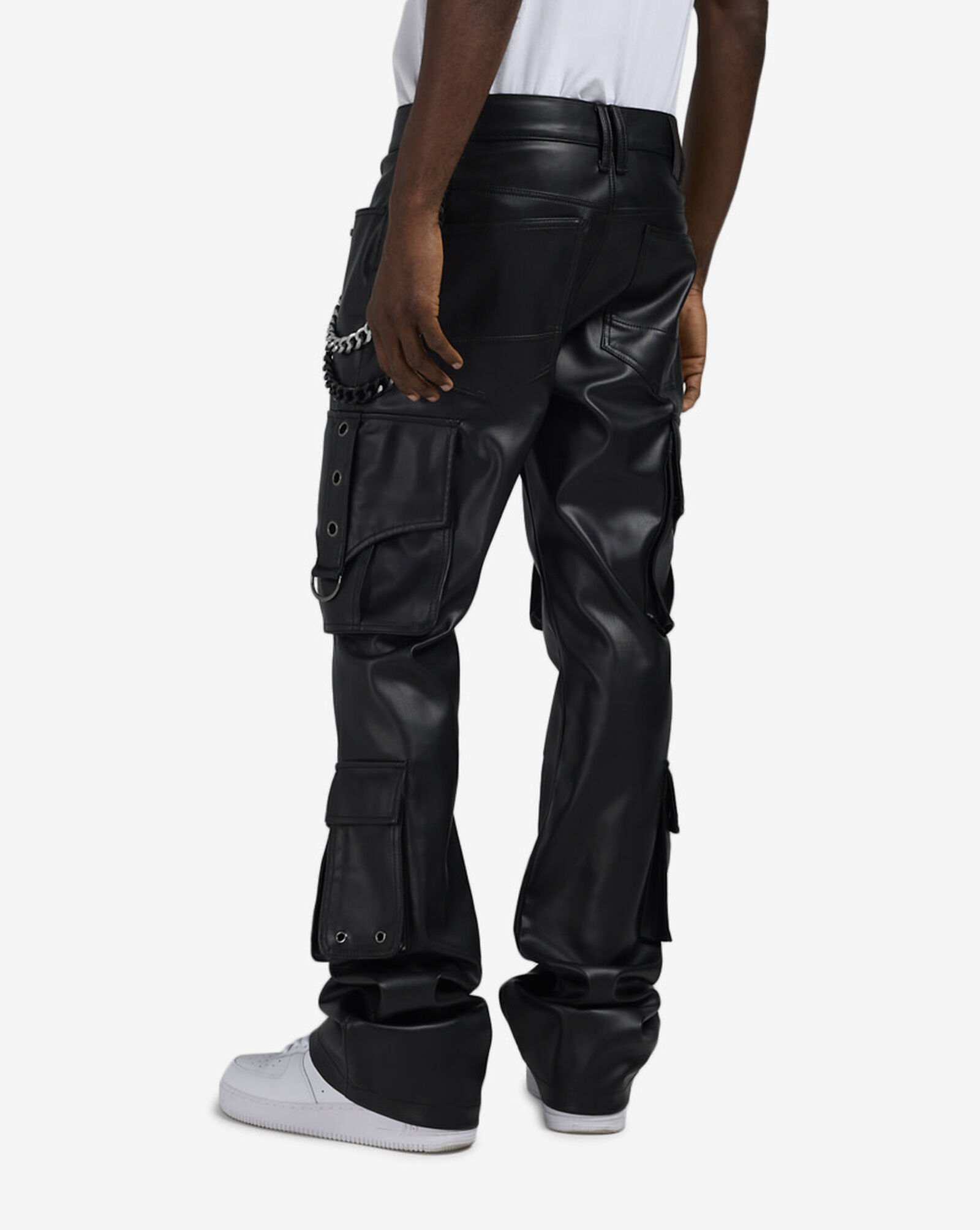 Shop Smoke Rise Cargo PU Pants WP25693SNZ-BLK black | SNIPES USA