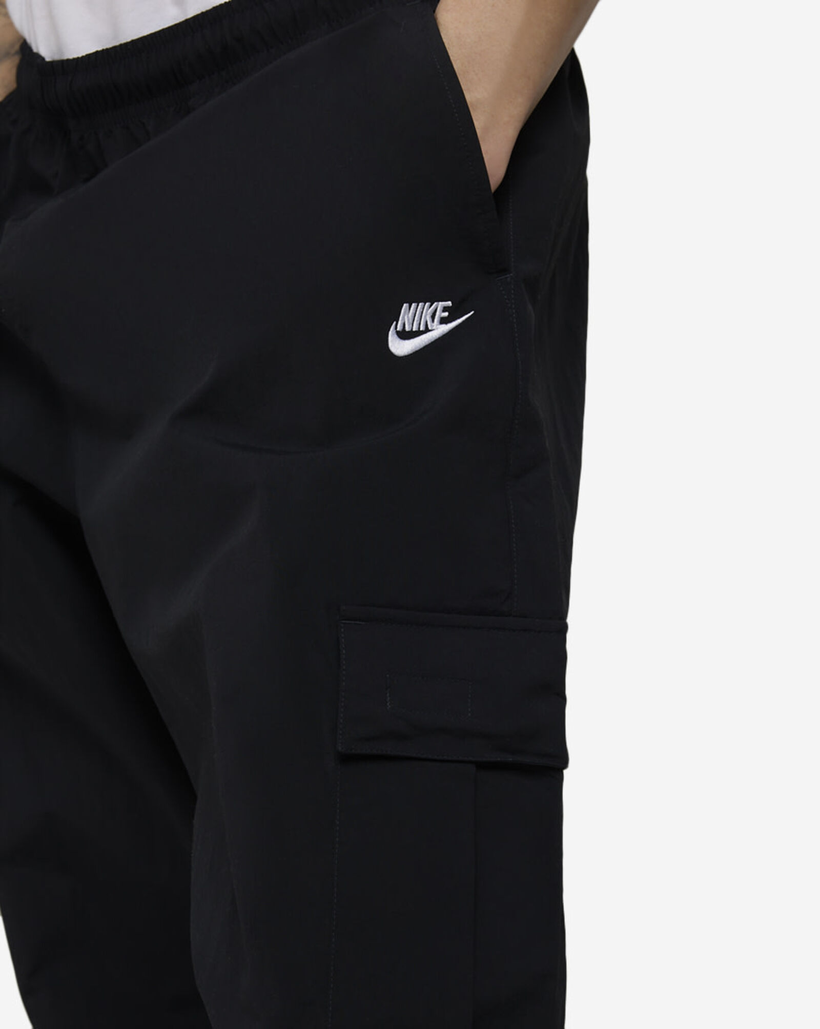 Shop Nike Club Woven Cargo Pants HJ1990-010 black | SNIPES USA