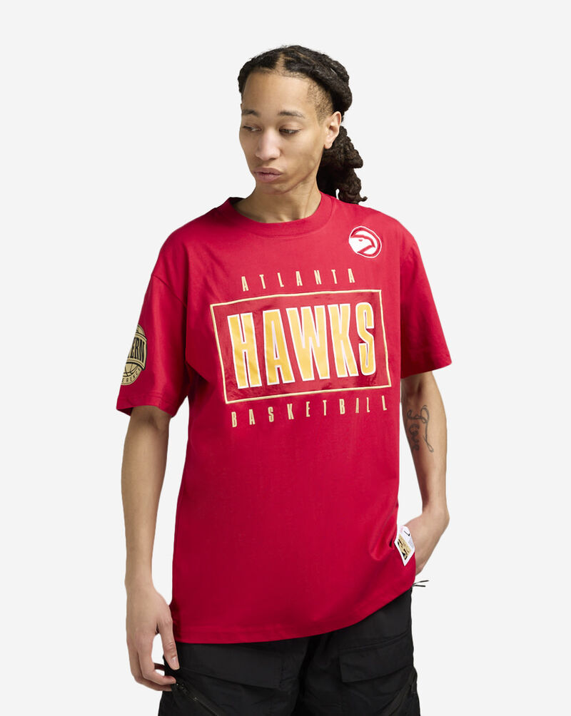 Shop Mitchell Ness Atlanta Hawks Team OG 2.0 Premium Logo Tee TCRW7096-AHAYYPPPSCAR red | SNIPES USA