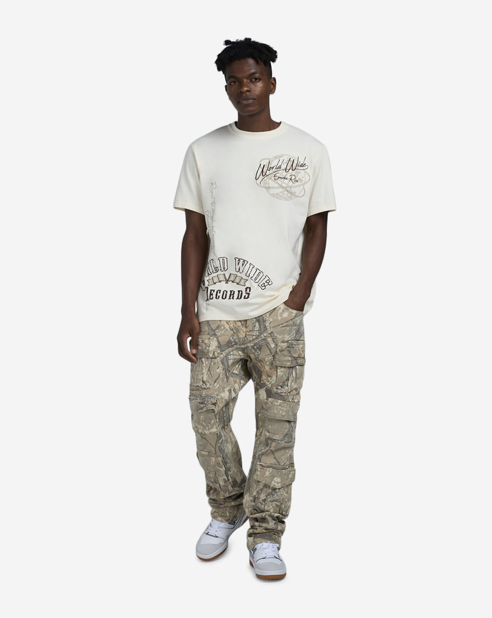Shop Smoke Rise Tree Camo Patch Tee KT24678SNZ-CHK white | SNIPES USA