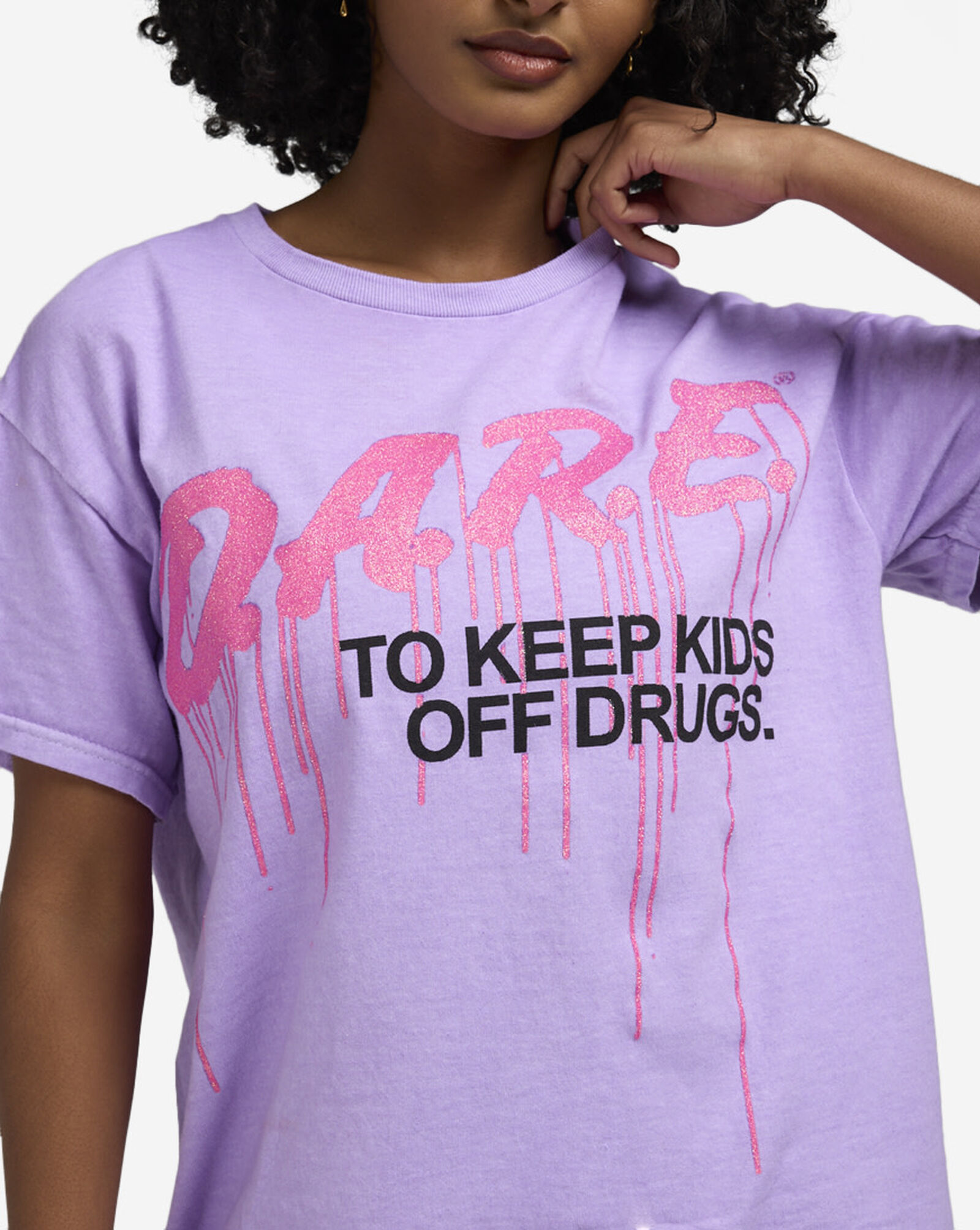 Shop Graphic Tees Dare Spray Drip Glitter Tee DAE1960XX purple | SNIPES USA